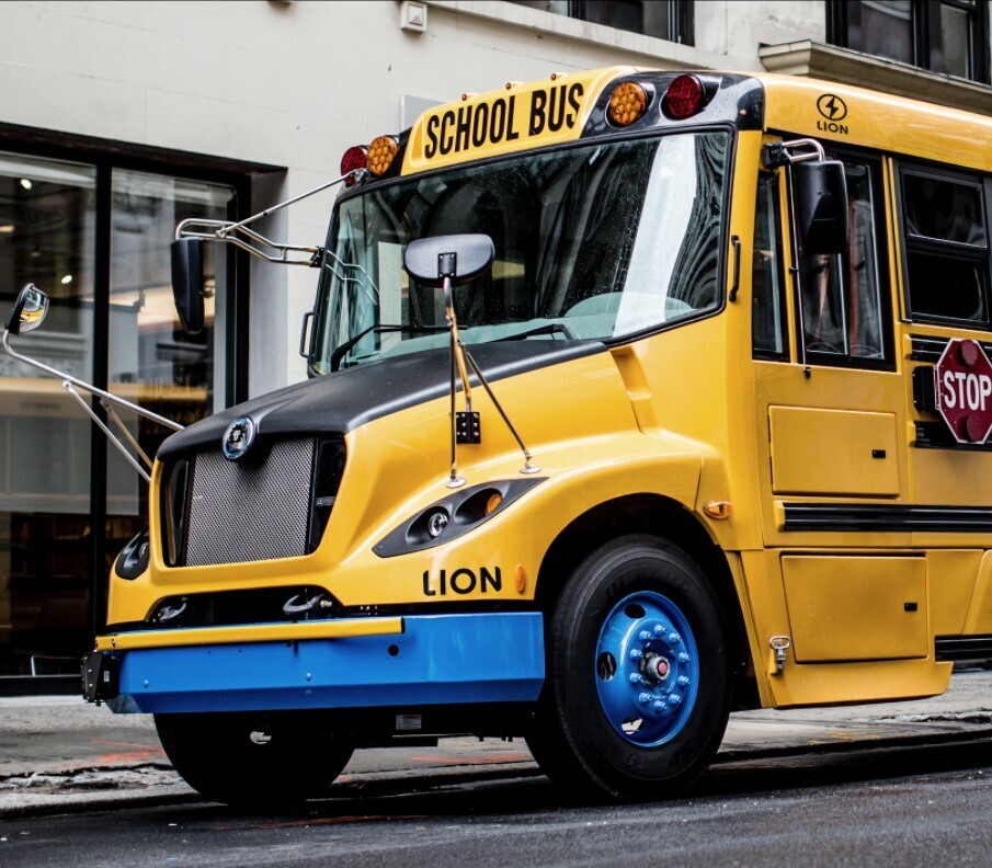 Quebec Zero-Emission School Buses | Canada Infrastructure Bank (CIB)