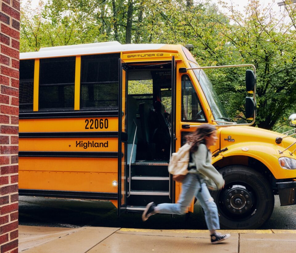 Highland Electric Zero-Emission Buses | Canada Infrastructure Bank (CIB)
